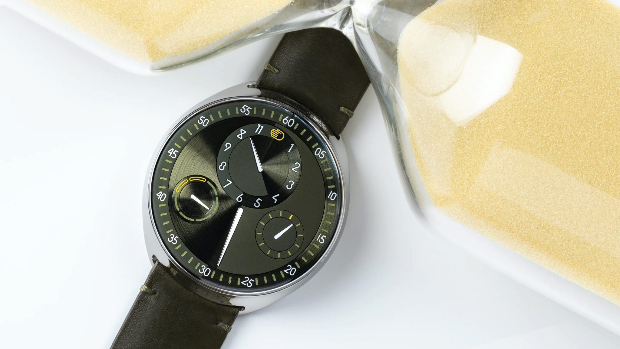 Ressence Celebrates 10-Years with Innovative “Hourglass” Automatic | WERD