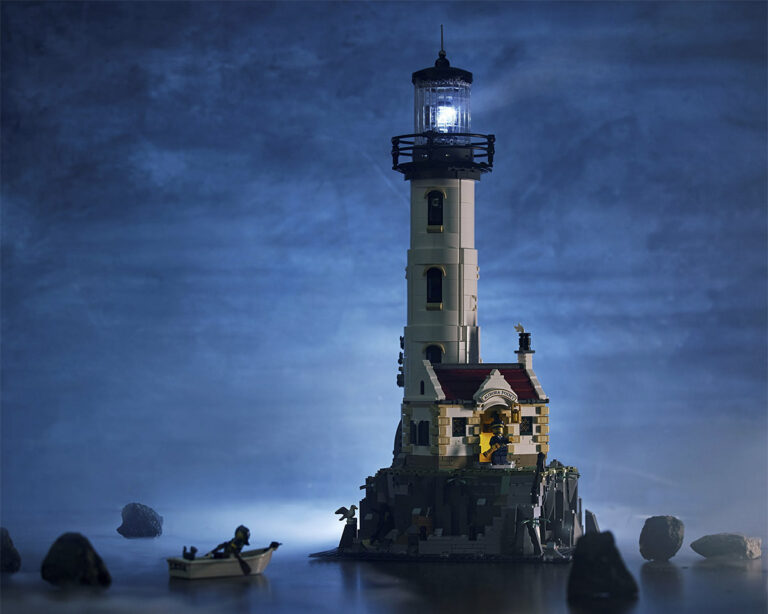 LEGO Ideas Lighthouse is Equipped with a Real Rotating Light | WERD
