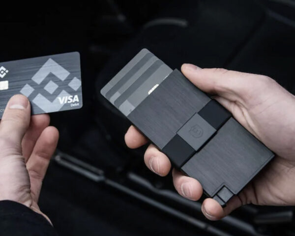 9 Best Pop Up Wallets for Men: Easy Access to Your Cards | WERD